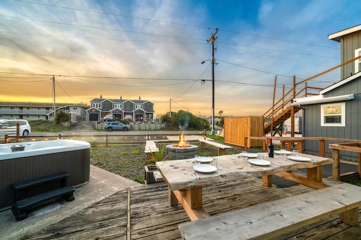 New Steps To Beach/city Ctr/hottub/firepit/pets Ok - Rockaway Beach, OR