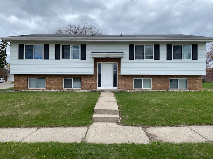 Great Neighborhood Apartment - Lansing, MI
