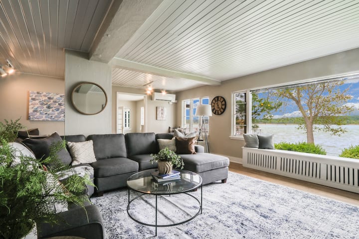 Watersedge West| Lakefront | Pier | Beach | Cabana - Lake Geneva, WI