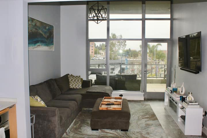 Large Downtown Condo W/ Patio & Parking - San Diego, CA