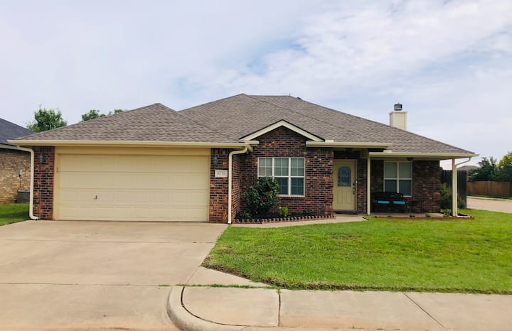 Great Location! King Bed! Cozy, Quiet, Homey! - Lubbock, TX