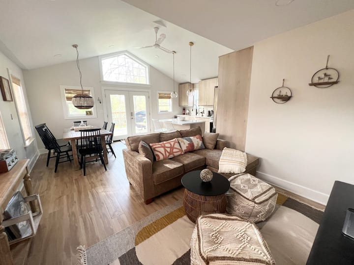 New Buffalo Charming Lake House  Cr23-0079 - New Buffalo, MI