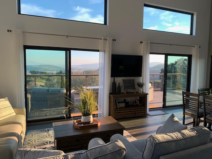 Up Where The Views Are! Custom Home Near Napa - Fairfield, CA