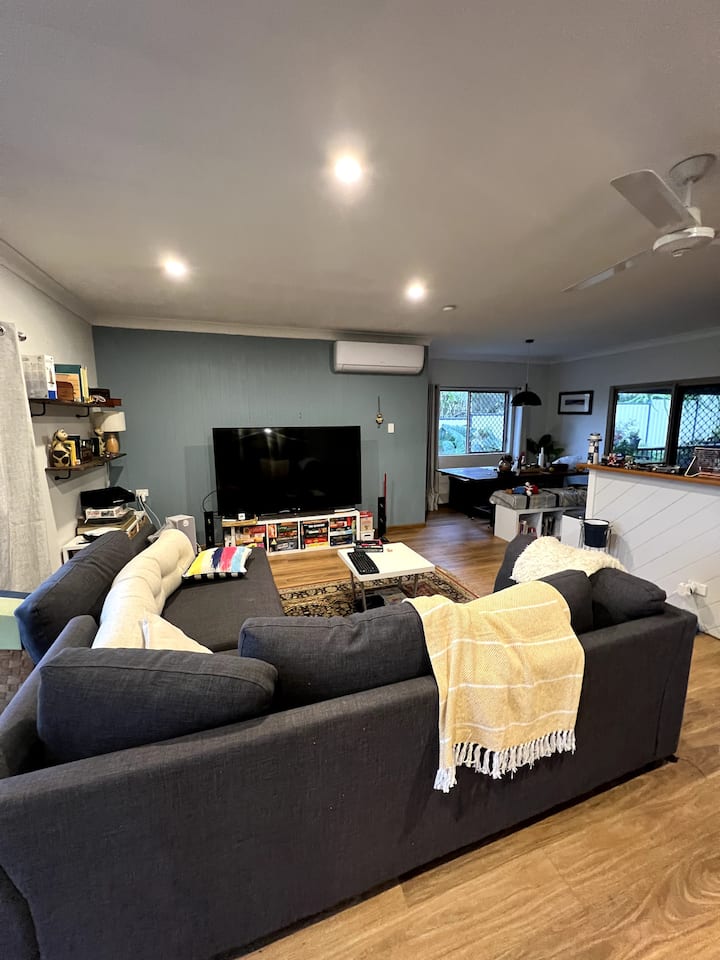 Quiet Room In Atherton - Tolga