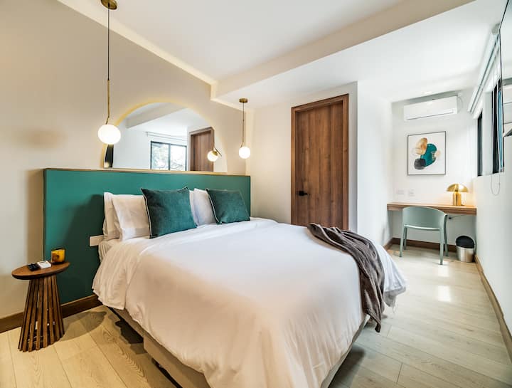 R9: Modern Room Near Provenza/ac/wash&dry/patio - Medellín
