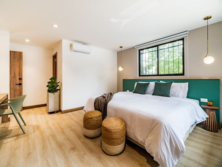 R13: Modern Room Near Provenza/ac/wash&dry/patio - Medellín