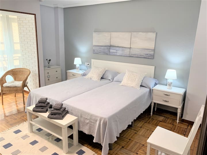 Parque/playa San Lorenzo. Con Opción De Parking. - Gijón