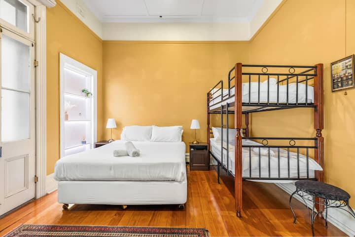 The Mansion - Family Room 5 - Wickham