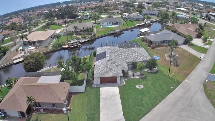 Tropical Waterside Retreat - Cape Coral, FL