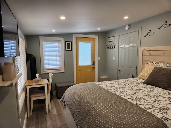 Cozy Retreat, Walk To Main St. & Sandbanks Pass - Picton