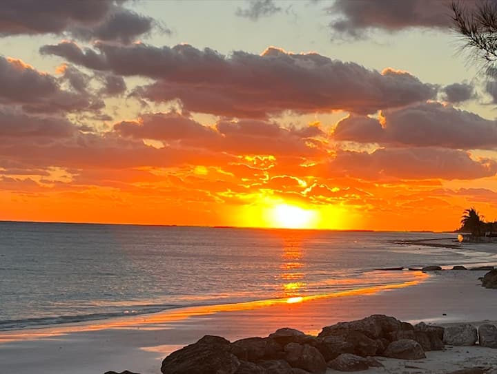 Pristine White Sand Beachfront 2br 2ba Condo - Freeport