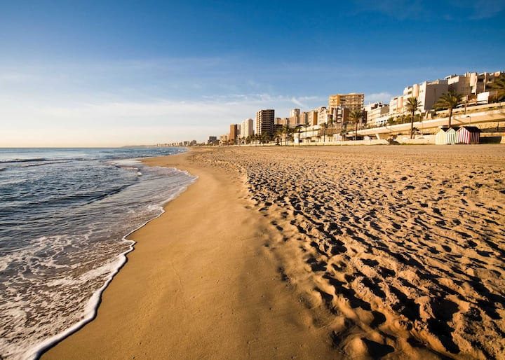 Piso De Playa A 50m Del Mar Con Terraza Y Vistas ! - El Campello