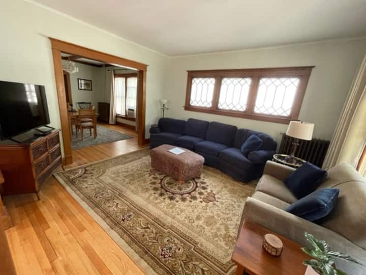 Entire Home 3br - Charming Craftsman, Walk To Town - Glens Falls, NY