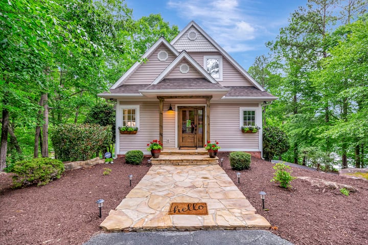 Lake Keowee Vacation Rentals with a Kayak - South Carolina, United ...