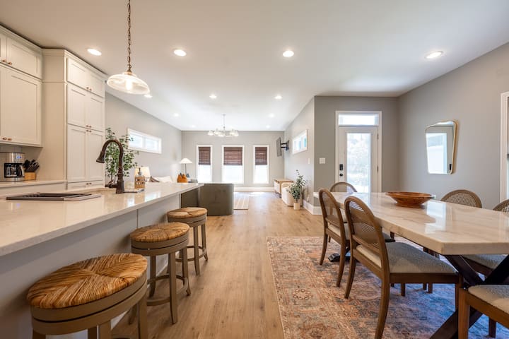 Downtown Indy | Modern Build | 3br & 3ba - Indianapolis, IN