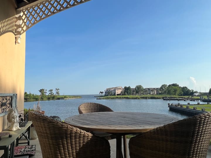 Cozy Condo On Lake Pontchatrain - 30 Day Rental - Mandeville, LA