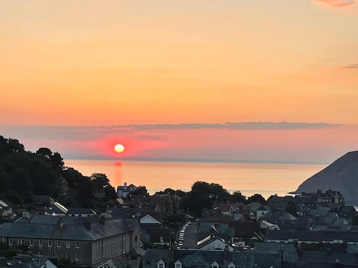 Stunning Double Aspect Sea Views - Lynton