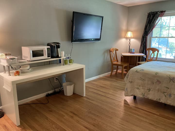 Quiet, Sunny, Private Rm & Bath- *Monthly Special* - Carmel, IN