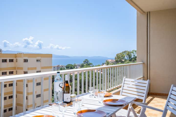 Myah : Faites Comme Chez Vous Aux Acanthes - Ajaccio