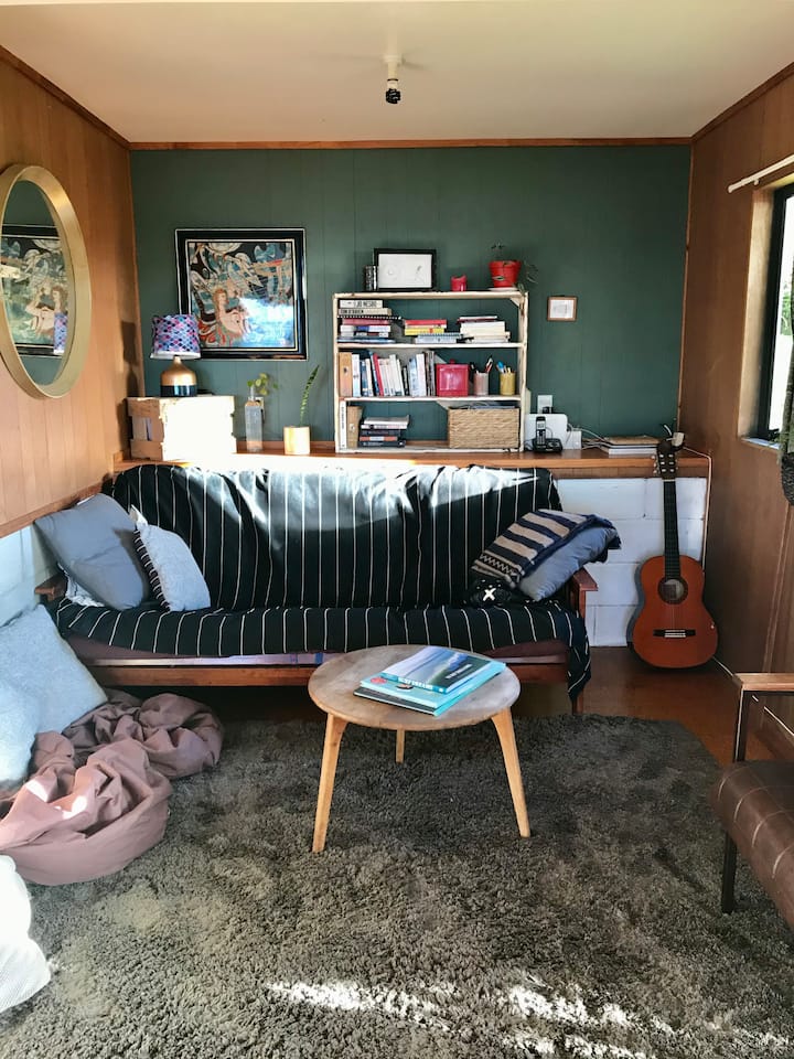 The Bird Nest - Raglan