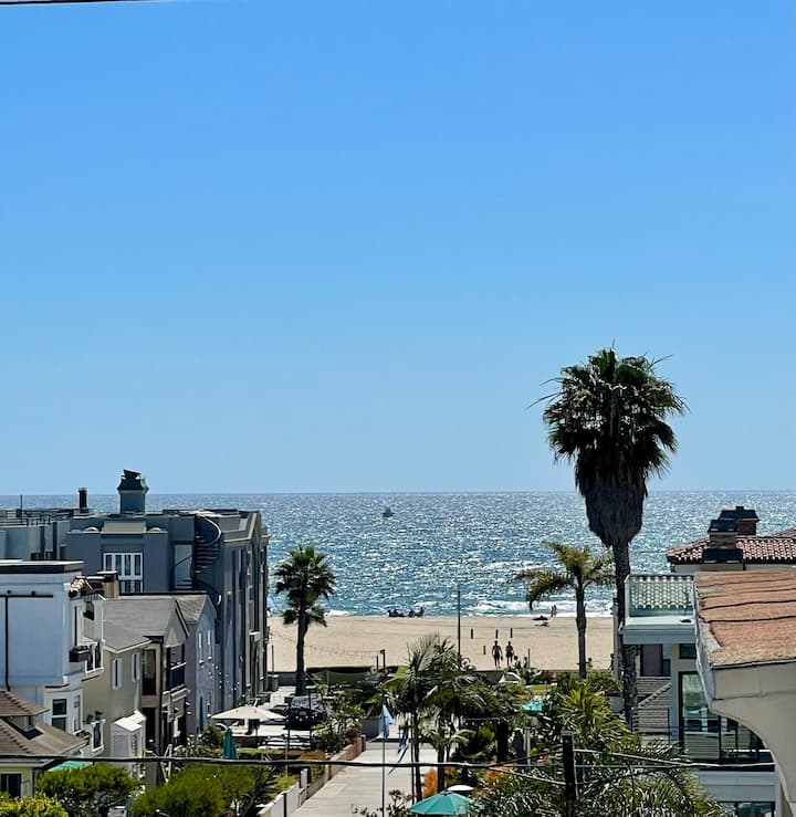 Bedroom With Ensuite Bathroom And Free Parking - Redondo Beach, CA