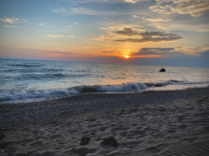 Recently Renovated Beach Escape - Goderich