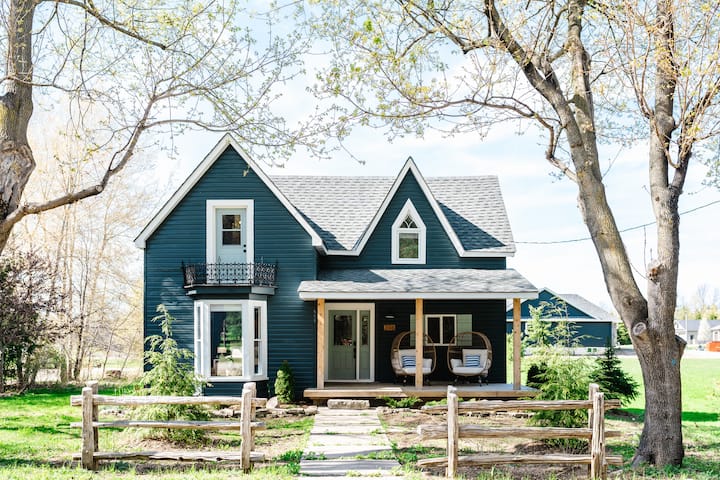 15 Min To Blue Mtn, Spa, Downtwn | Cozy Blue House - Meaford