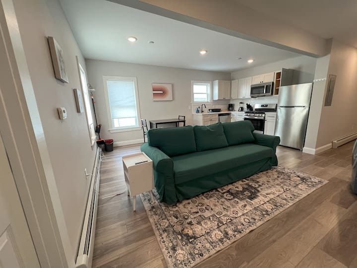 Inviting 2-bed Modern Apt - Lowell, MA