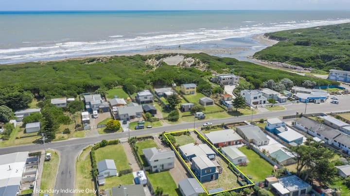 Pets Friendly Spacious Bach Close To The Beach - New Zealand