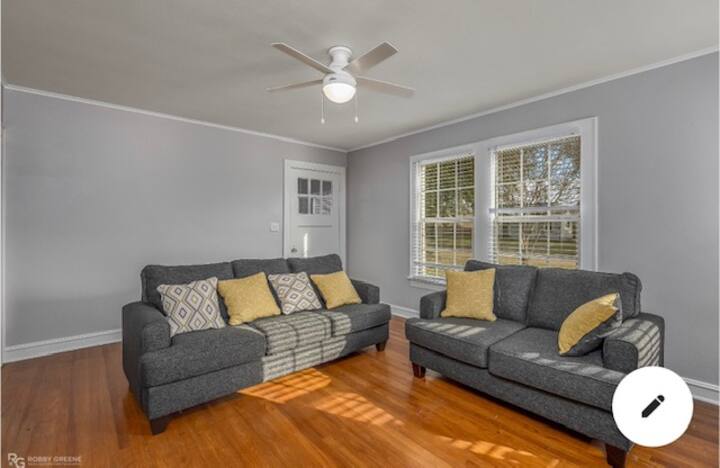 Cute East Bank Bungalow - Bossier City, LA
