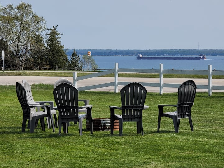 Lake View, Fully Furnished Home, Close To Ferry's! - Mackinaw City, MI