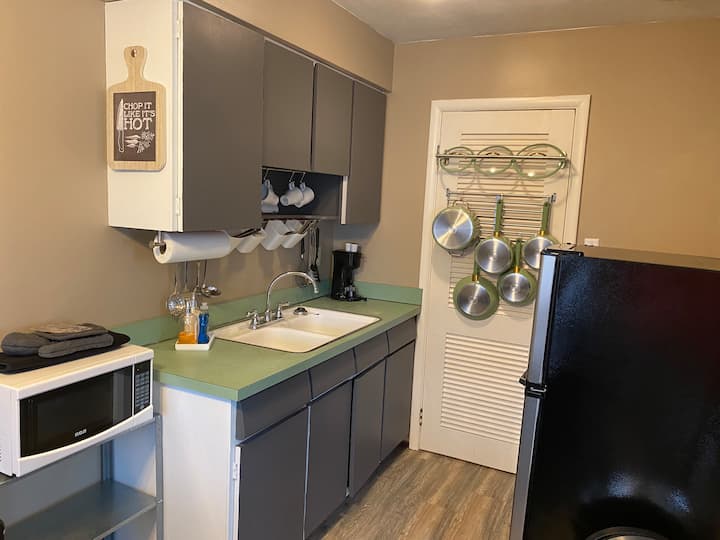 Cozy Urban Garden Apt - Extended Stay Discounts - Dayton, OH