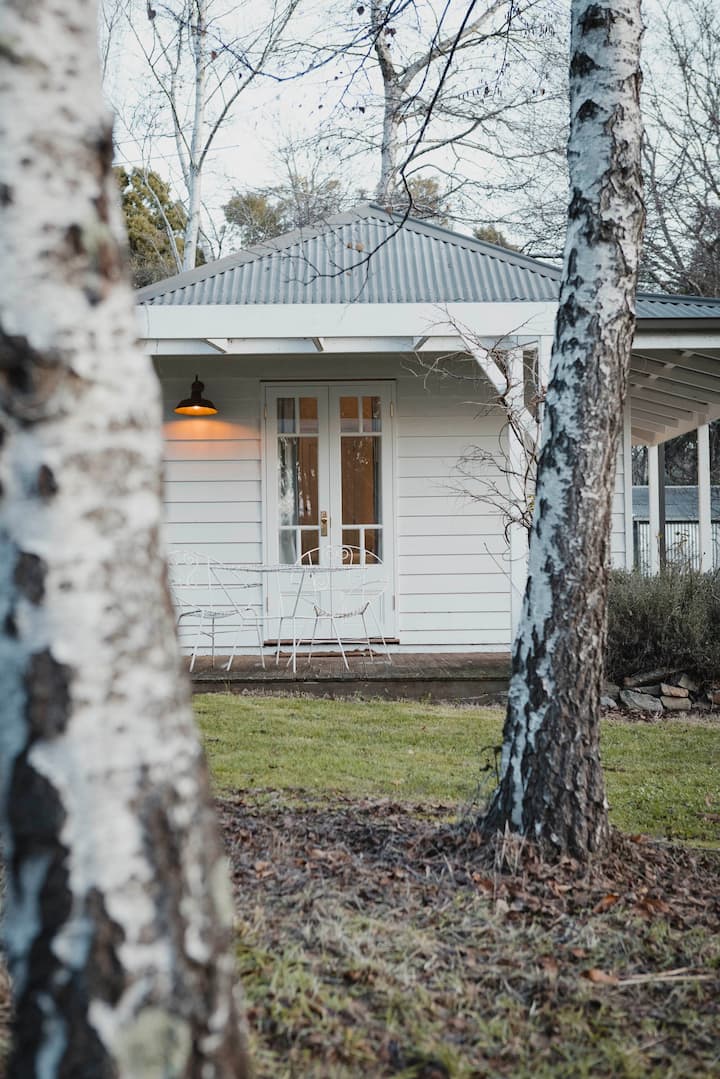 Peony Farm Pink Cottage - Beechworth