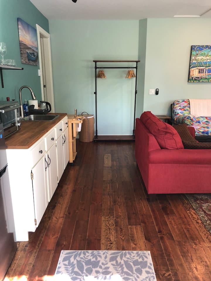 Brilliant By The Bay Bnb - Beautiful Garden Suite - Comox