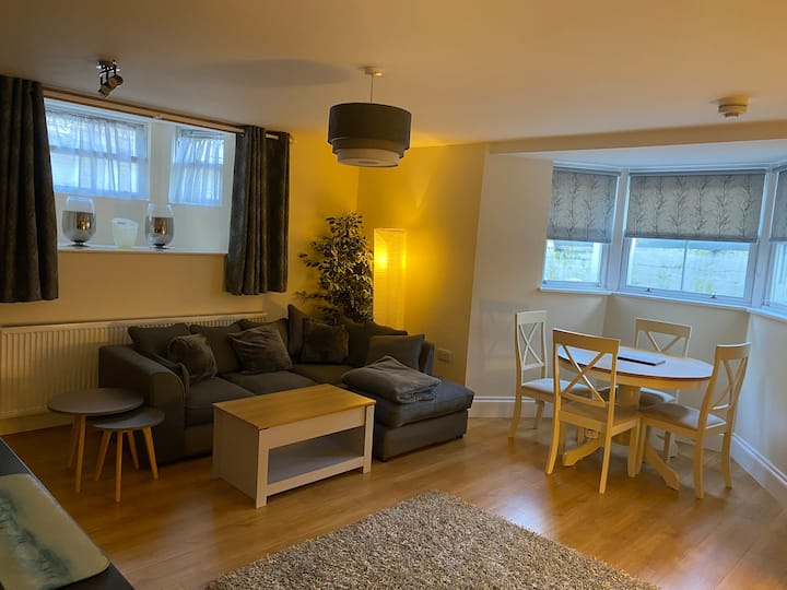 Calico 2 Bed Apt With Parking - Ravenscar
