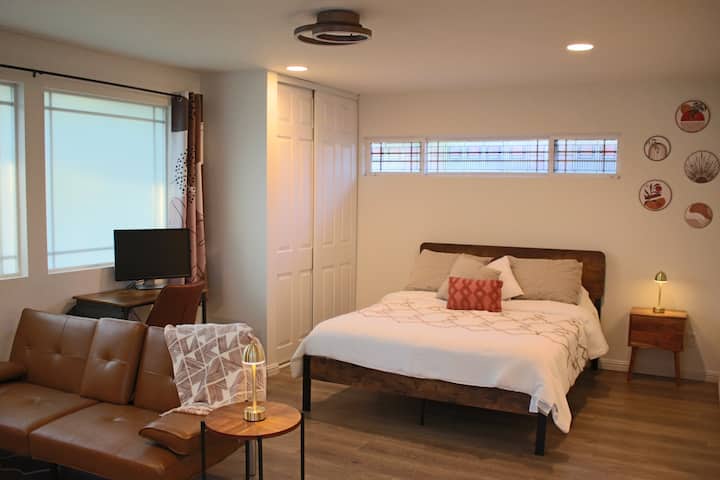 Private Guesthouse In Woodland Hills - Calabasas, CA