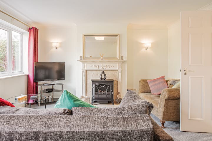 Centrally Located 2 Bed House Cheltenham - Cheltenham