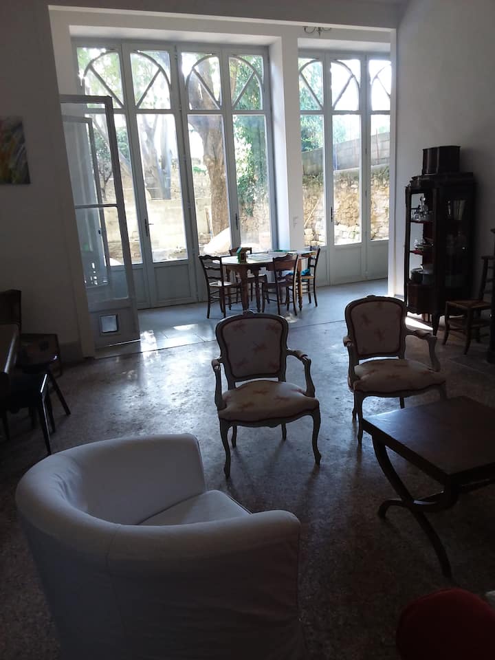 Maison De Ville Et De Charme Au Calme. - Montpellier