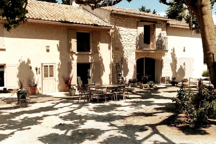 Gîte 2 Très Agréable à La Campagne Au Calme - Sénas