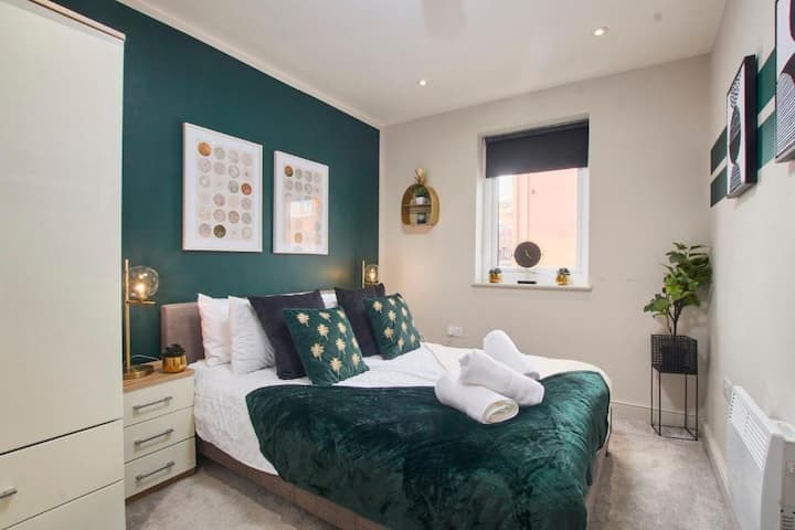 Beautiful 1 Bedroom Flat In Leeds - Sleeps 4 - Leeds