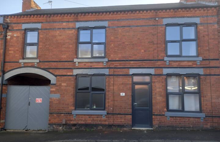 Large 4 Bed Room House (8 Beds), 400mbs Wifi - Derbyshire