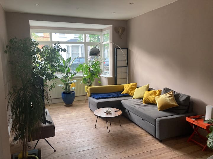 3 Bedroom Victorian House By Nature & Transport - London, UK