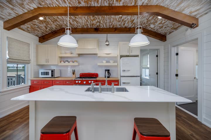 The Sunset Cottage - Stylish Waterside Retreat - Cape May, NJ