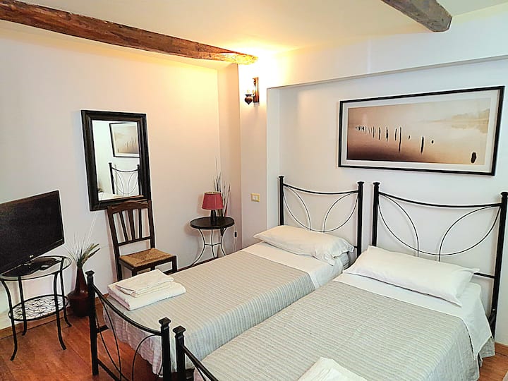 Room In B&b, Close To Historic Center Bologna - Bologna