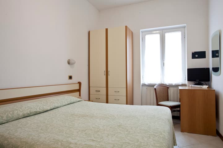 Hotel 4 Assi - Camera Matrimoniale - Viareggio