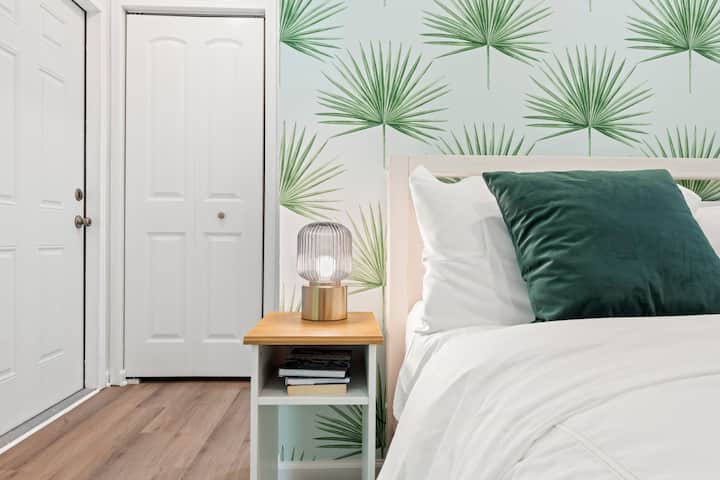 Palm Cottage Tiny House Hideaway - St. Augustine, FL