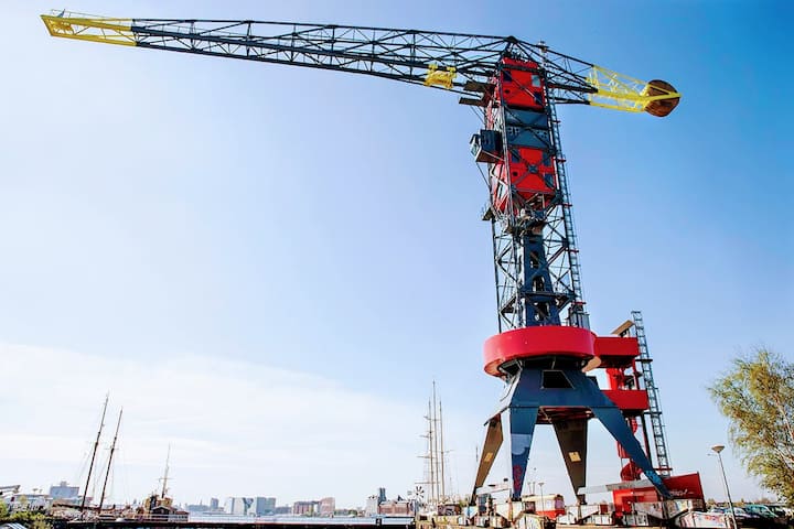 Faralda Crane: Vip Suites W/ Skyline & Water Views - Amsterdam