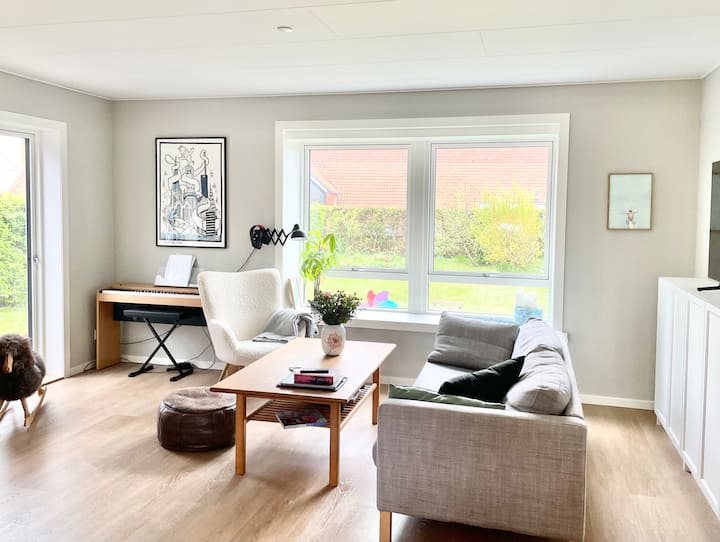 104 M2 Charmerende, Nyistandsat Rækkehus I 2 Plan - Dania