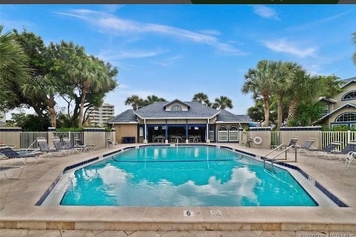 Rustic Mermaid Beach Condo - Edgewater, FL