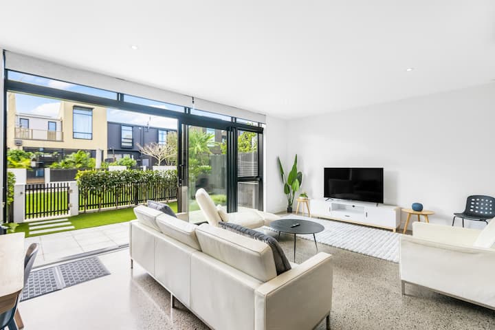 Hobsonville Point Enchanter With Parking And Wi-fi - Auckland